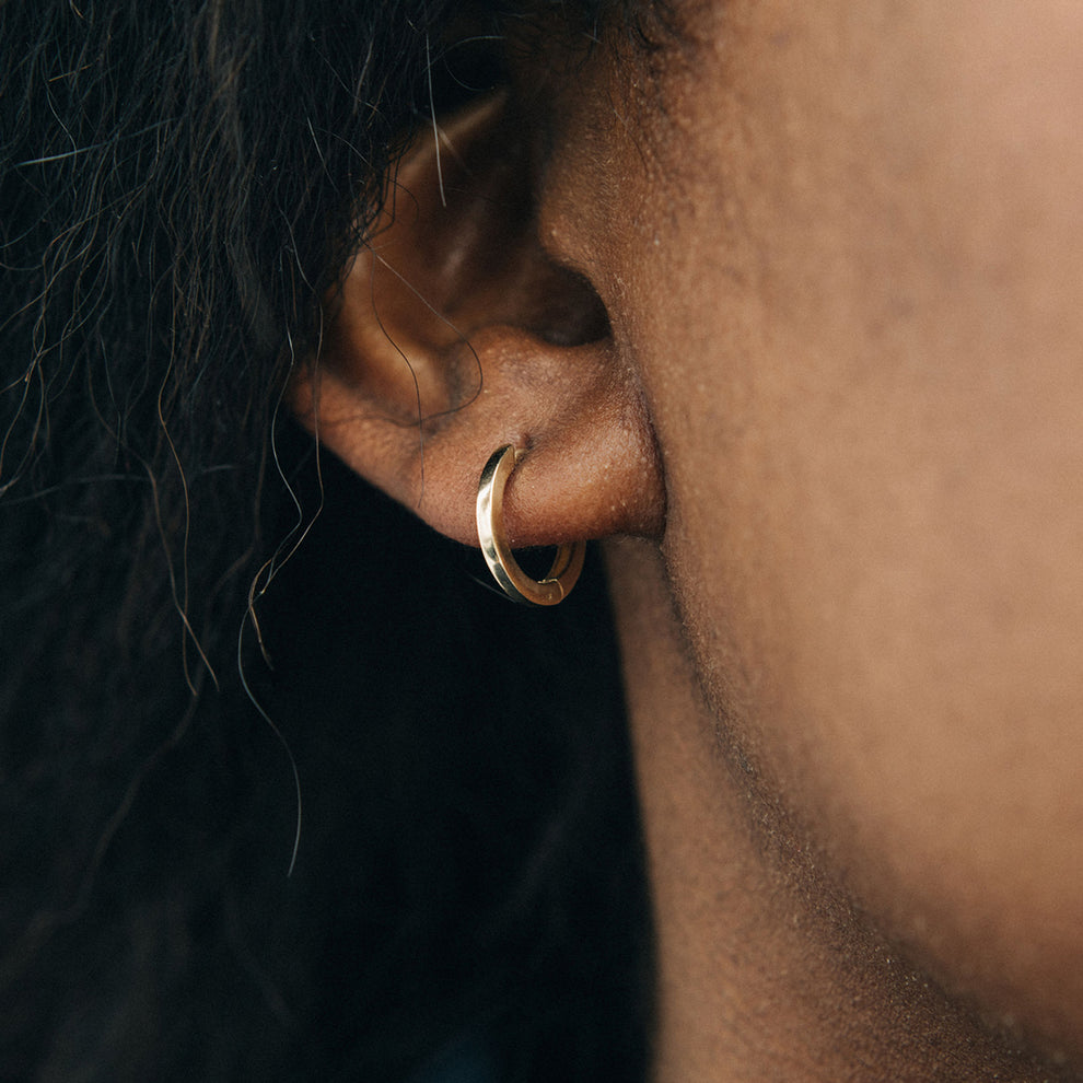 CLASSIC SMALL GOLD HOOPS – Starling